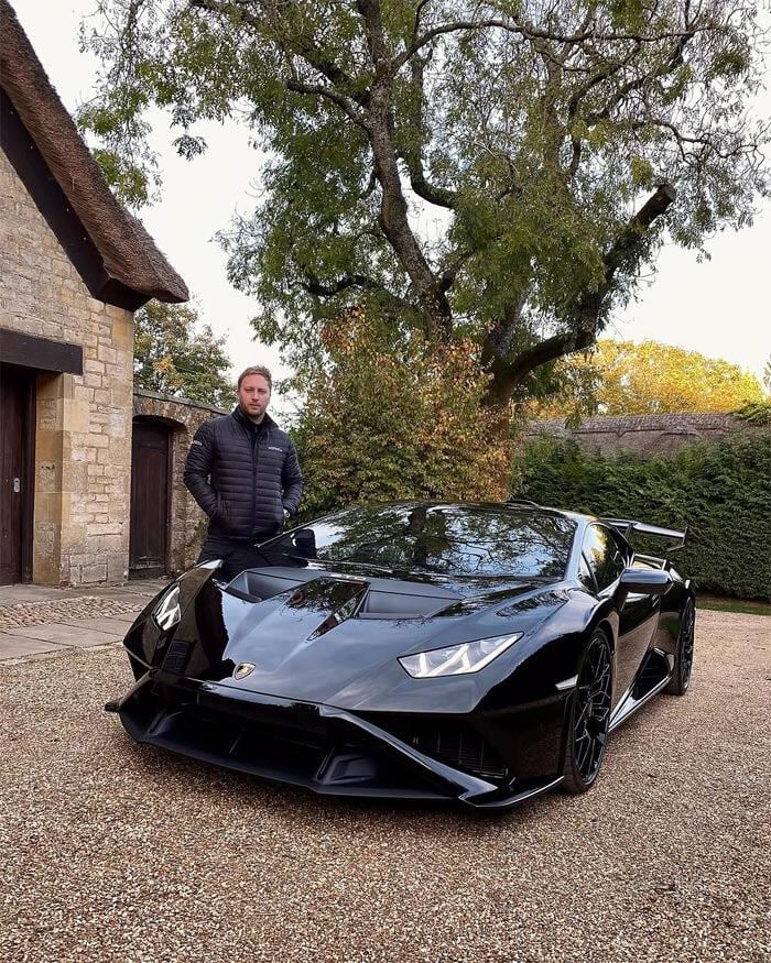 &Partners - Philip Ireland Performance Cars - Charles & Dean